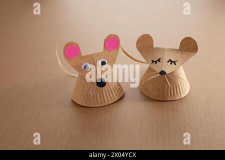 how to make a paper plate mouse craft Stock Photo - Alamy