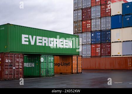Taiwan Evergreen Marine Corporation Shipping containers largest ...