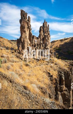 Jagged Rock Formations at Palouse Falls State Park, Washington State ...