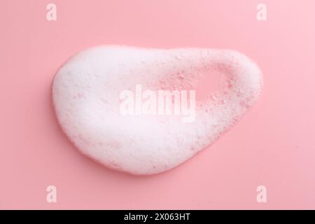 Sample of fluffy foam on pink background, top view Stock Photo - Alamy