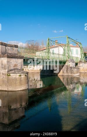 ‘Sevre Niortaise’ river in the village of Magne, Deux-Sevres (79 ...