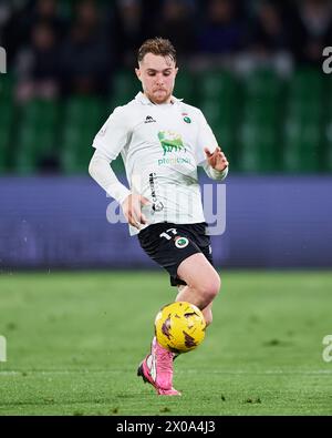 Gerard Fernandez 'Peque’ of Real Racing Club with the ball during the ...