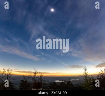 Total solar eclipse from Mount Magazine just outside of Paris, Arkansas ...