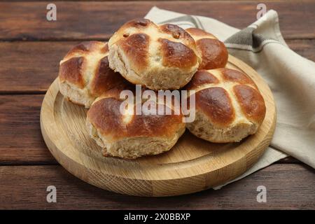 Hot cross buns on wooden board horizontal Stock Photo - Alamy