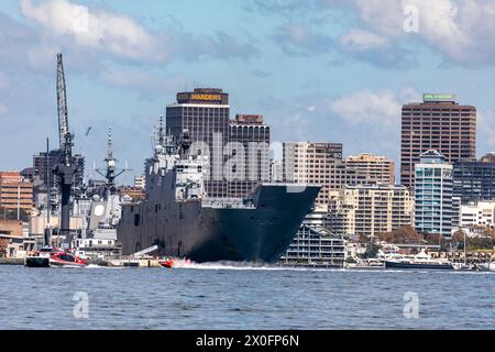 HMAS Canberra, australian helicopter landing vessel of the Royal ...