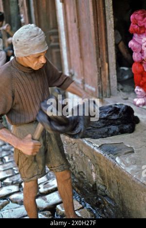 Wool dyers in the souks of Fez, Morocco [automated translation] Stock ...
