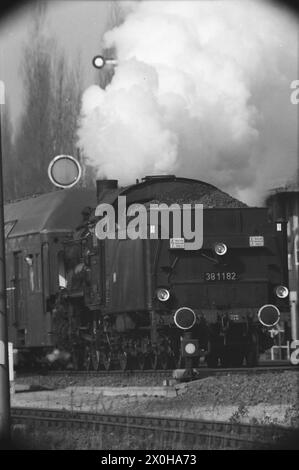 The special train led by the class 38 1183 steam locomotive is just ...