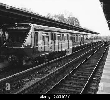 The first half-train of the new BVG S-Bahn type 480 is presented to the ...