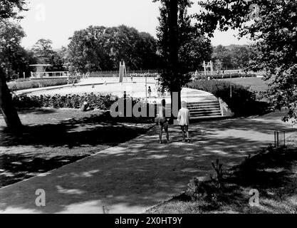 Swimming pool [automated translation] Stock Photo - Alamy