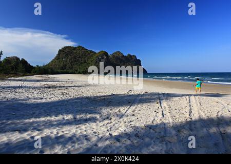 Beautiful Scenery of Thung Yao Beach. quiet and beautiful beaches in ...