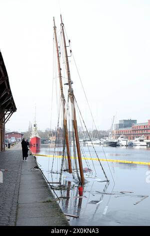 Wrecked sailing ship in the harbor Stock Photo - Alamy