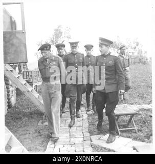 ITALY : EIGHTH ARMY - General Montgomery shaking hands with Major ...