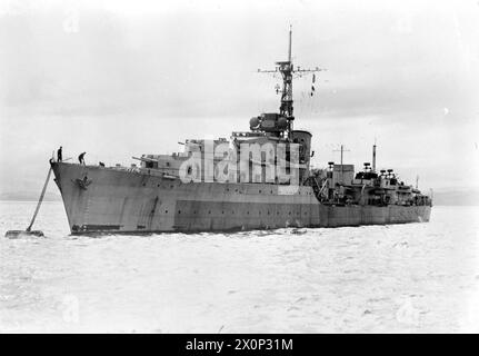 . Photograph of British S class destroyer HMS Tara Stock Photo - Alamy