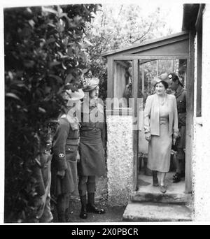 THE QUEEN VISITS LONDON SCOTTISH - The Queen inspecting a cookhouse ...