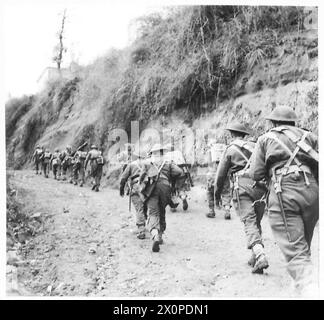 FIFTH ARMY : ANZAC MACHINE GUNNERS IN ACTION - Going forward in line ...