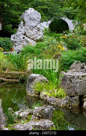 St. Louis, Missouri, USA. Chinese Garden, Missouri Botanical Garden ...