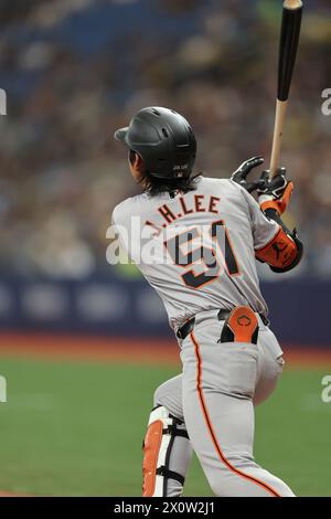 San Francisco Giants' Jung Hoo Lee, of South Korea, takes a swing ...