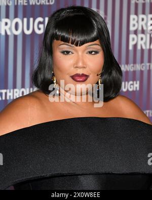 Lizzo attends the 2024 Breakthrough Prize Ceremony at Academy Museum of ...