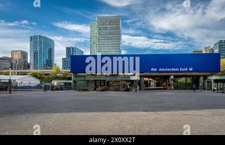 Metro At The Train Station Amsterdam-Zuid The Netherlands 26-5-2022 ...