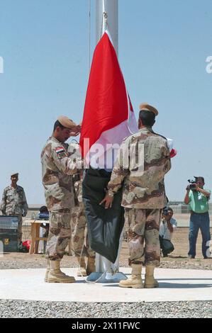 Iraqi Armed Forces soldiers raise an Iraqi flag outside the ...