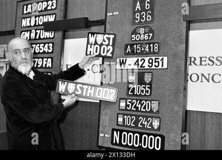 Vienna on November 28th 1988: Press conference with the Austrian artist ...