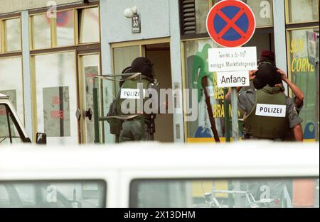 Vienna on July 5th 1994: An escaped prisoner took the mother of his ...