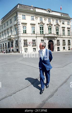 Austria: Foreign minister Alois Mock (l.) and PLO-foreign minister ...