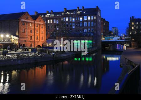 Nottingham City Canal at night, Nottinghamshire England UK Stock Photo ...