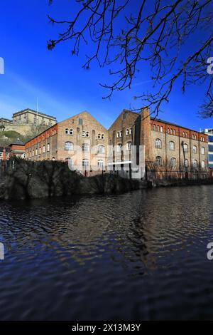 Buildings along the Nottingham and Beeston Canal, Castle Wharf ...