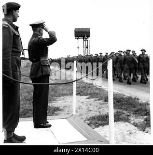 AA DEMONSTRATION BATTERY FACILITY VISIT - The GOC-in-C chatting to ...