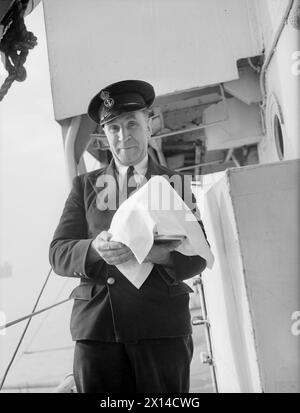 THE HUNT CLASS DESTROYER HMS GARTH GOING OUT ON PATROL. 1940. - , Royal ...