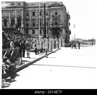 Lieut. General Sir John Harding, 13 Corps Commander, visits the Italian ...