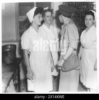 CHIEF OF THE A.T.S. IN ITALY - Chief Controller Whateley chats to Col ...
