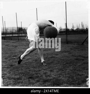 Lieutenant Colonel Harper and Army P.T. instructors demonstrate ...