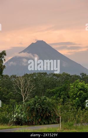 Sunset with pink clouds over volcano Caldera de Gairia in Fuerteventura ...