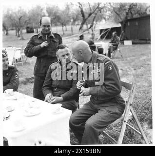ITALY : EIGHTH ARMY CONFERENCE AT TAC HQ - General Leese and Major ...
