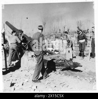 EIGHTH ARMY : VARIOUS - Capt. Simms (right) chats with Sqn. Leader Capt ...