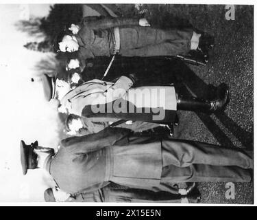 General Sir John Dill, C.I.G.S., addresses a soldier of the North ...