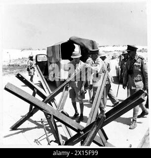 Colonel Stallard inspects defensive positions with South African troops ...