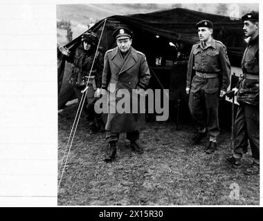 Lieutenant General Brereton inspects 6th Airborne Division equipment ...