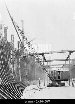 CRAWLER CRANES IN ACTION. 8 FEBRUARY 1944, SOUTHSHIELDS. - View down ...