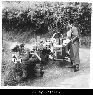 A MILITARY POLICE ROAD SIGN PARTY IN ACTION - A party of Military ...