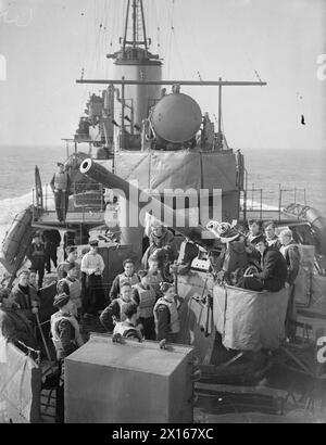 DESTROYERS CARRY OUT EXERCISES. SEPTEMBER 1940, ON BOARD HMS KELVIN ...