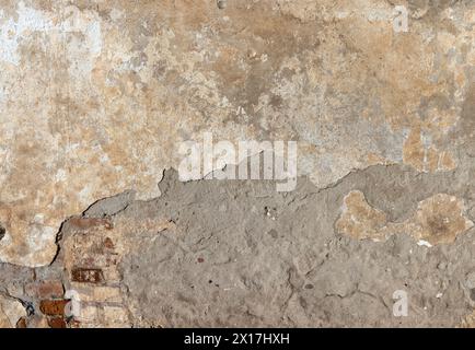 old damaged building wall, old damaged destructible building wall Stock ...