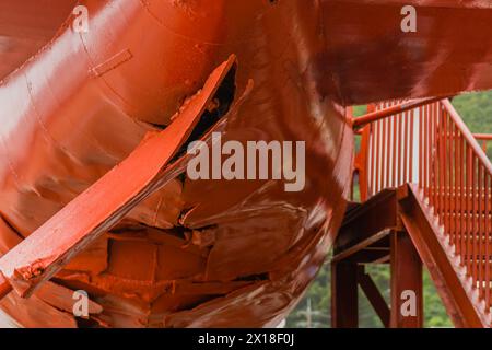 Aft section of North Korean submarine with damaged rudder and propeller ...