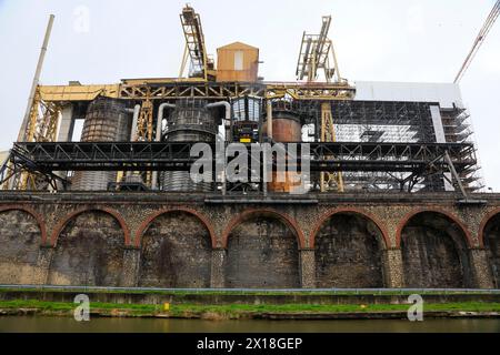 Solvay chemical plant for the production of bicarbonate and carbonate ...