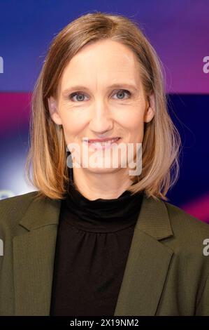 Kristin Helberg in der ARD-Talkshow maischberger im Studio Berlin ...