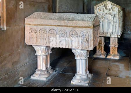 The tomb of Queen Urraca in The Royal Pantheon (Panteao Real). The ...