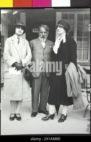 Family Schnitzler, family picture Arthur and Olga Schnitzler with her ...