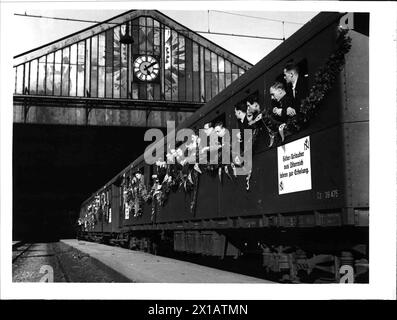 The first ""Hitler-Urlauber"" leaving Vienna, a train with Hitler ...